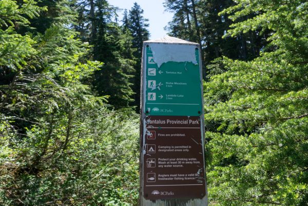 11 Hiking Etiquette Tips | Vancouver Trails