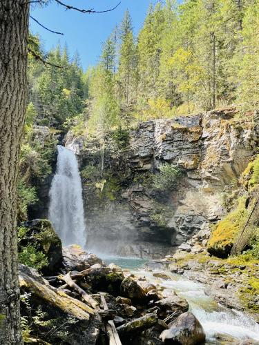Sutherland Falls Photo | 2021 Hiking Photo Contest | Vancouver Trails