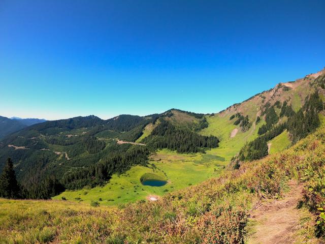 Mount Cheam Hike Photo | 2021 Hiking Photo Contest | Vancouver Trails